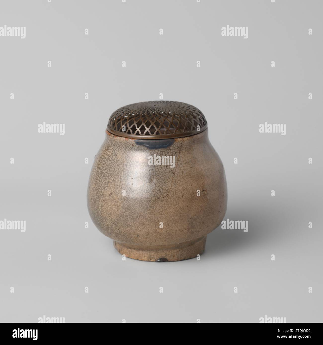 Incense burner with a copper cover, anonymous, c. 1600 - c. 1699 Pear ...