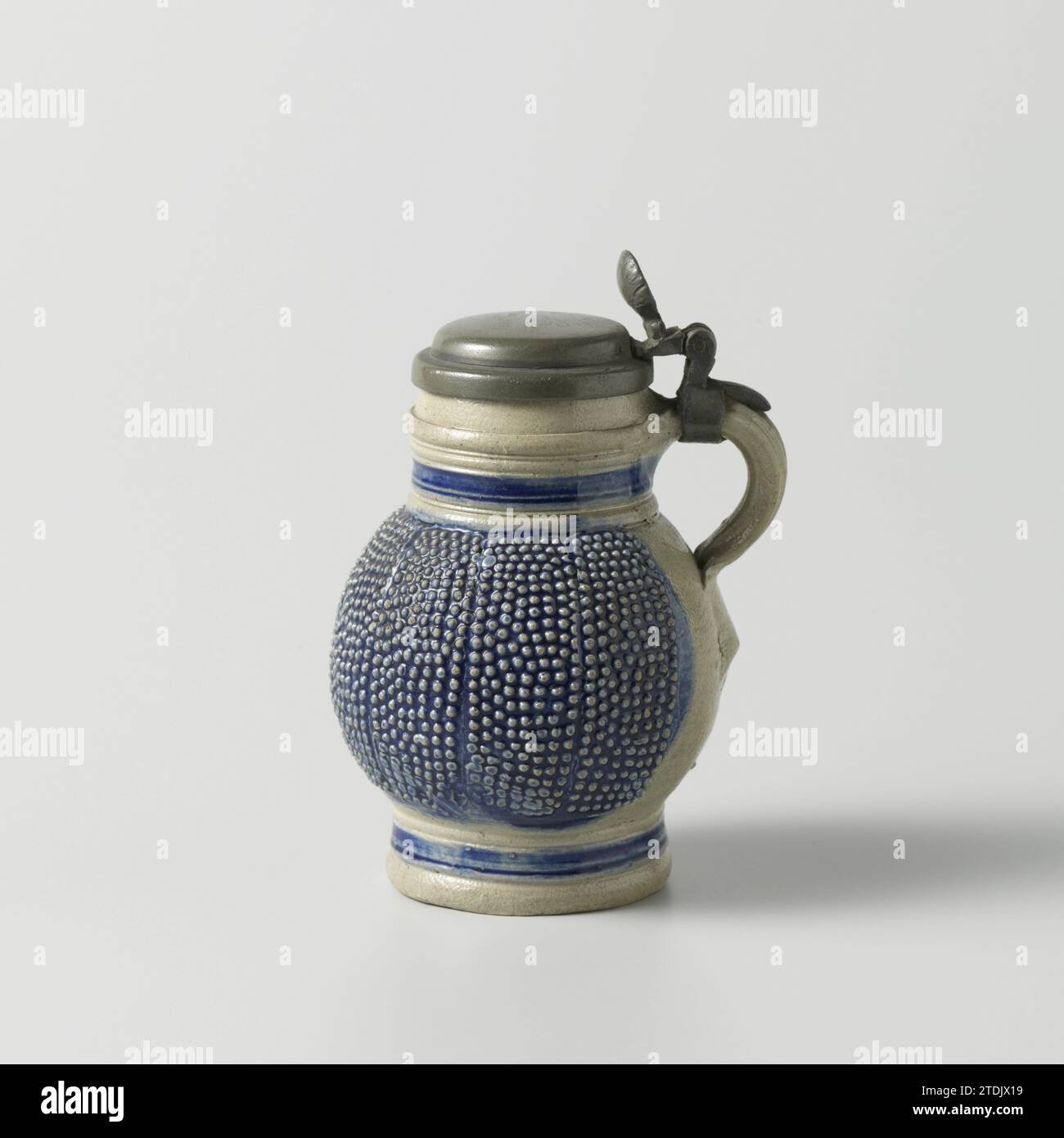 Jug with pearls, anonymous, c. 1630 - c. 1670 Jug of stoneware on a ...