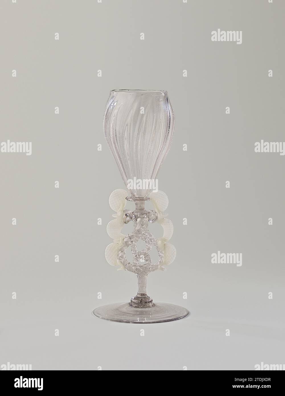 Wing glass, anonymous, c. 1650 - c. 1700 Flat. The trunk made up of a ...