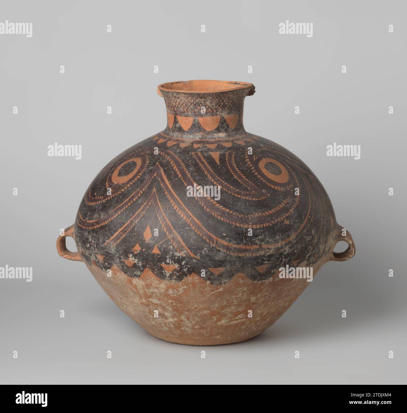 Large convex pot hi-res stock photography and images - Alamy