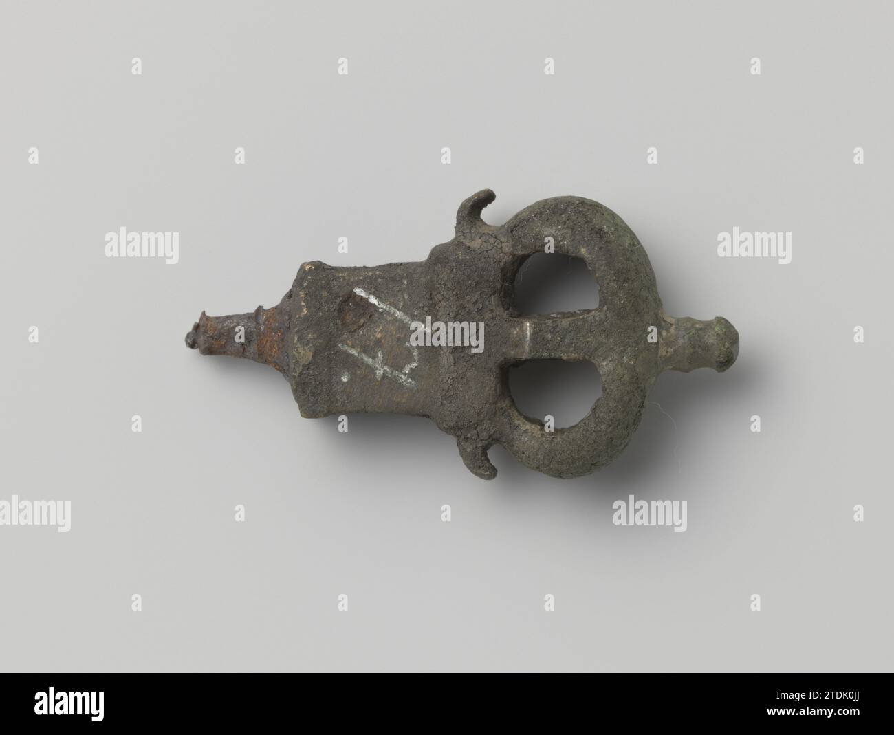 Key handle, c. 1400 - c. 1950 Key handle, crown -shaped, with a remnant ...