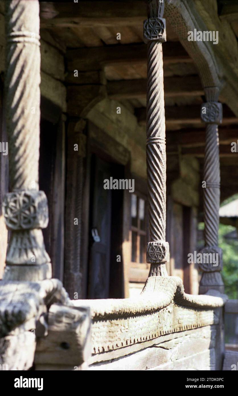 Traditional Wood Pillar Antique Chettinad Teak Wooden Pillar Wooden