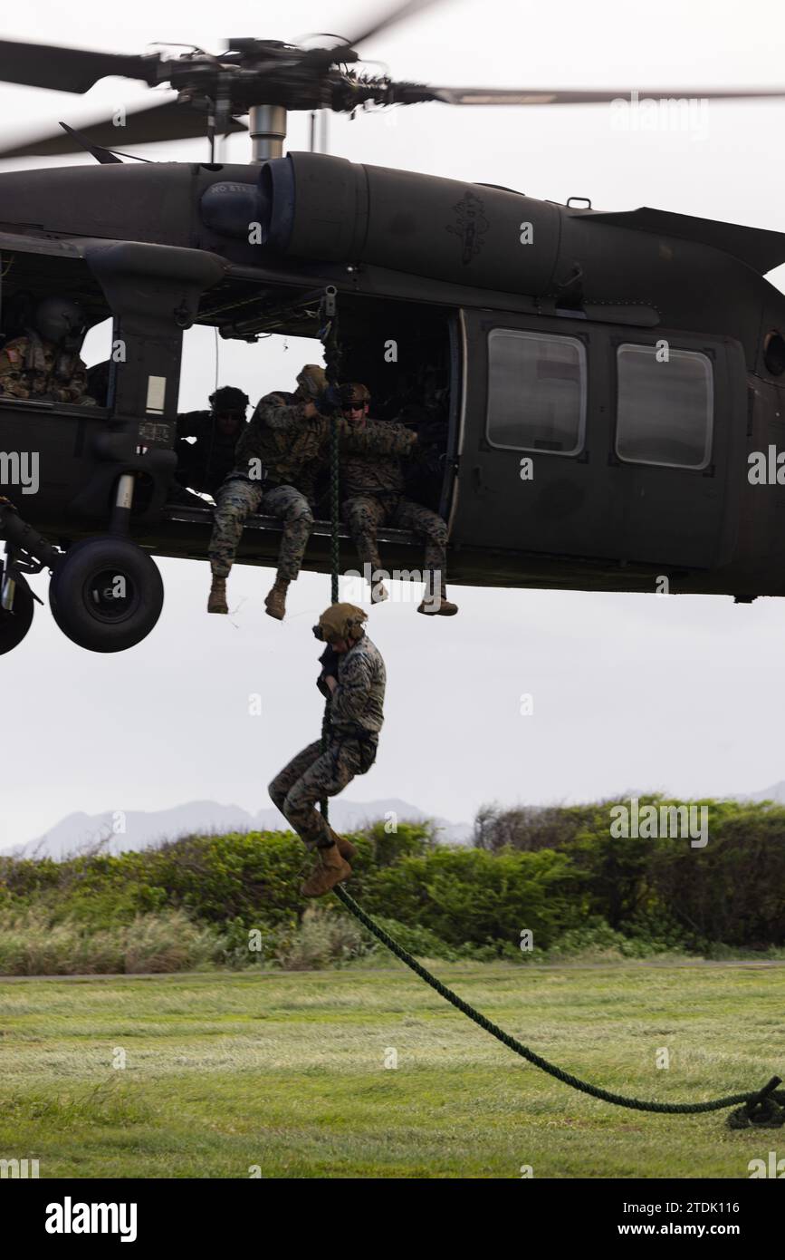 U.S. Marines with 3d Littoral Combat Team, 3d Marine Littoral Regiment ...