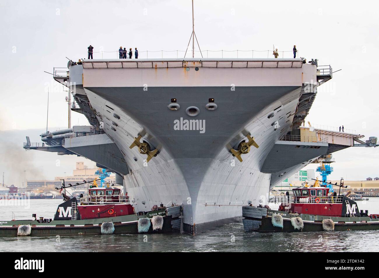 231217-N-TO573-1218 ELIZABETH RIVER, Va. (Dec. 17, 2023) The Nimitz ...