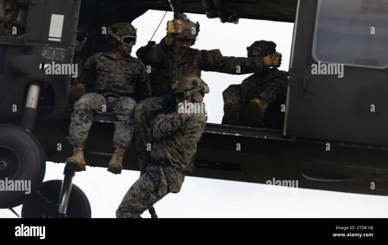 U.S. Marines with 3d Littoral Combat Team, 3d Marine Littoral Regiment ...