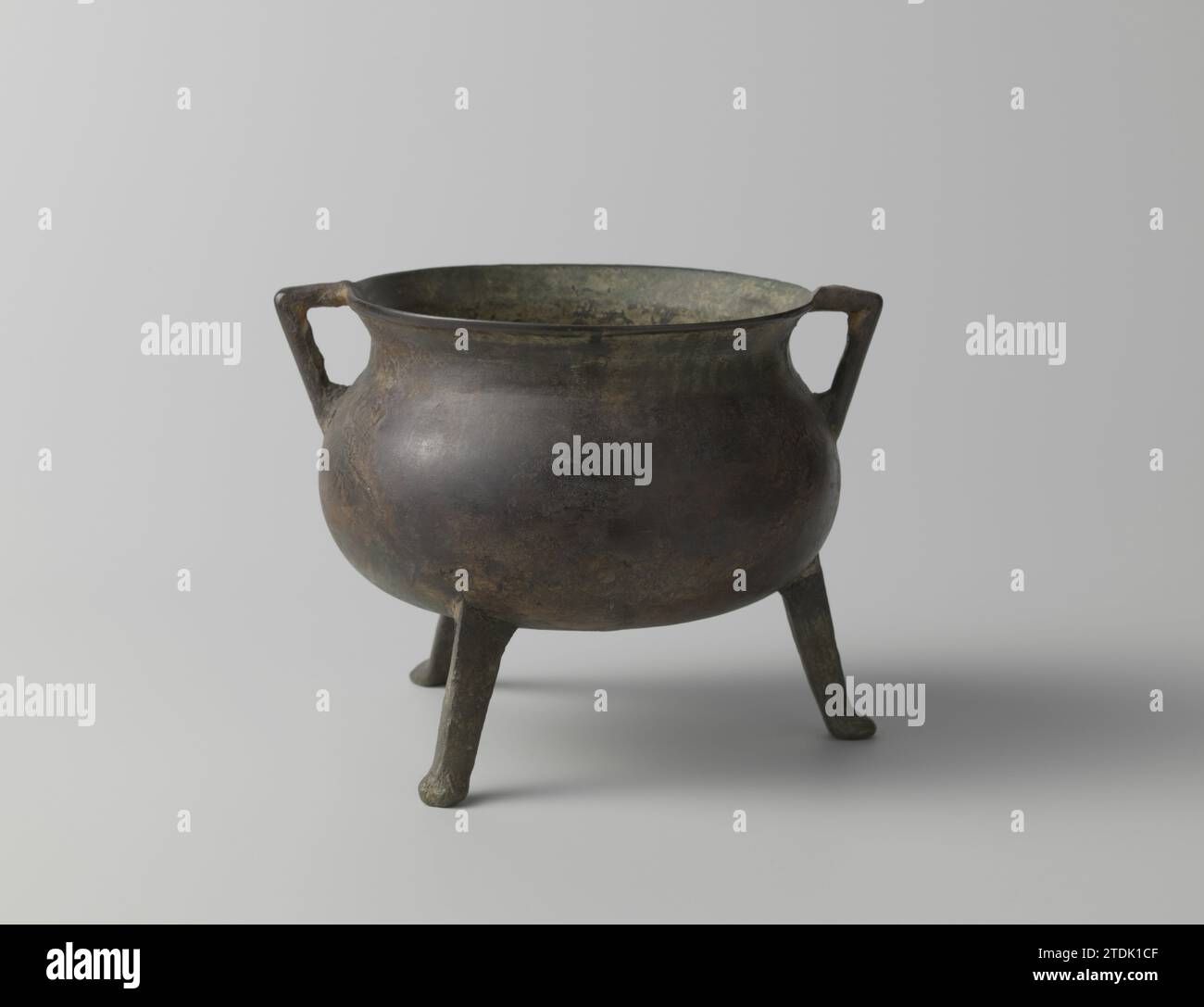 Cooking pot, anonymous, 1500 - 1700 The pot, which is cast in its ...