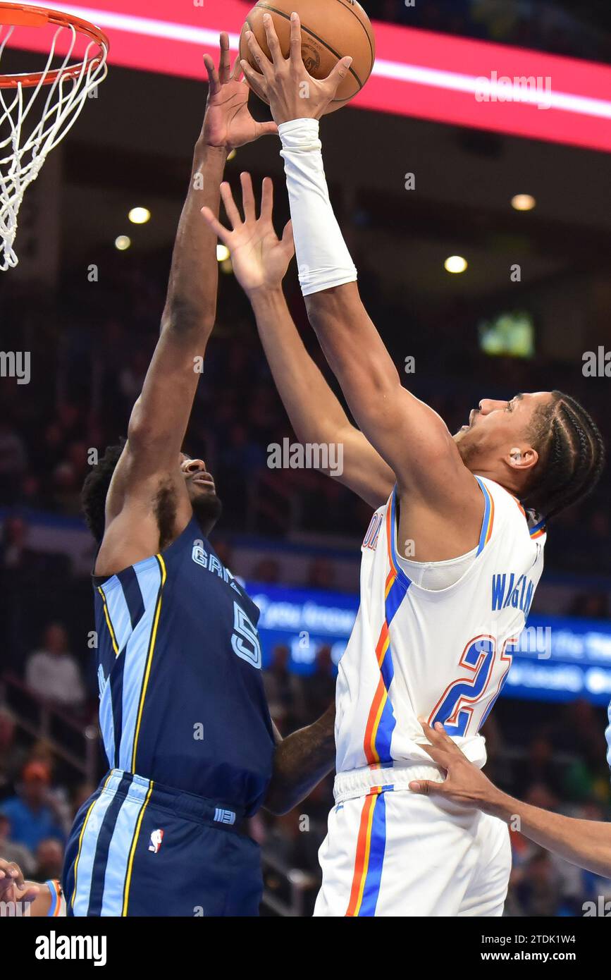 Oklahoma City Thunder guard Aaron Wiggins, right, tries to get a shot over Memphis Grizzles ...