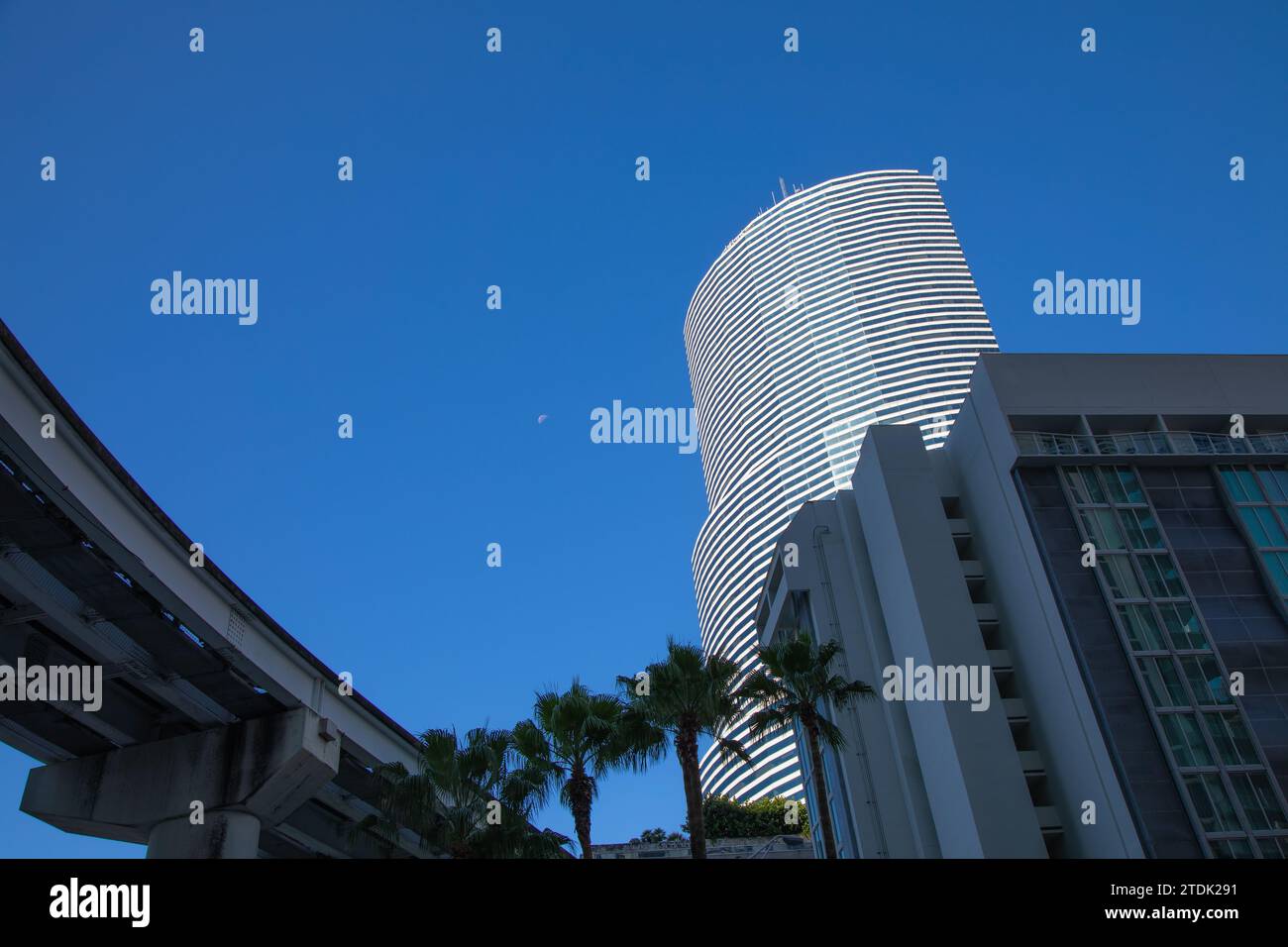 State of florida office building hi-res stock photography and images ...