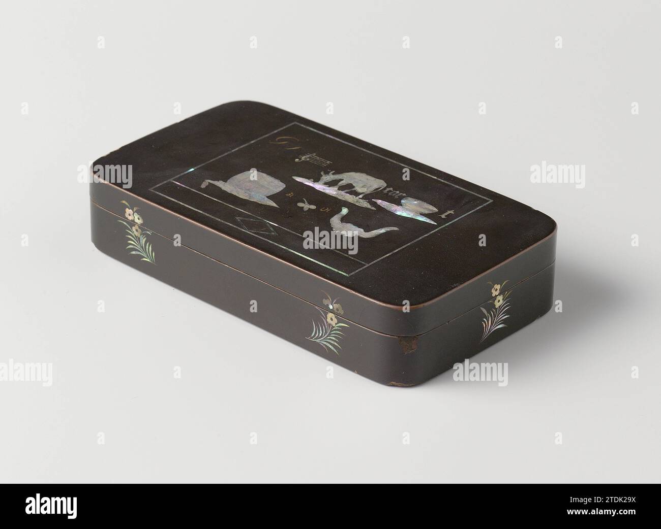 Box, rectangular with rounded corners, with a rebus, anonymous, c on ...