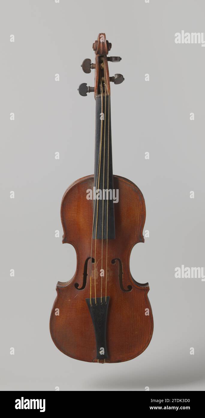 Violin, anonymous, c. 1800 - c. 1850 Violin whose comb is missing. wood ...