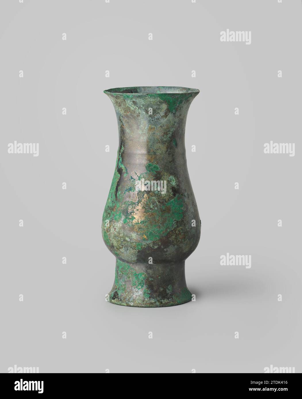 Bronze wine cup china hi-res stock photography and images - Alamy