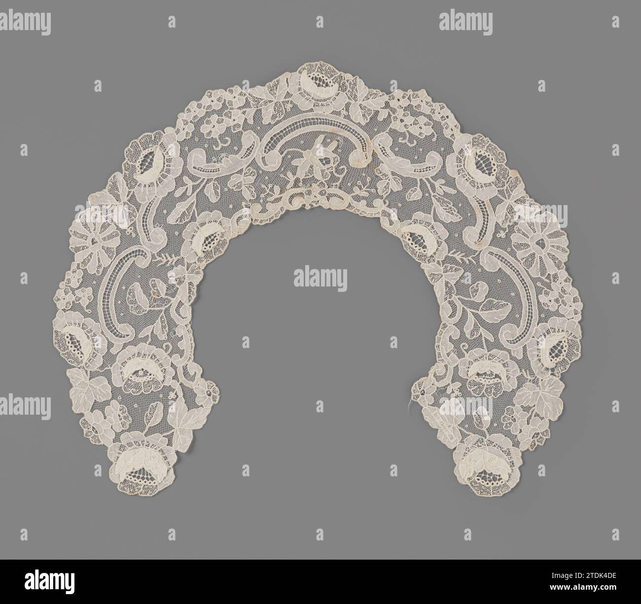 Collar of needle side (Brussels mesh side), Anonymous, c. 1900 Round ...