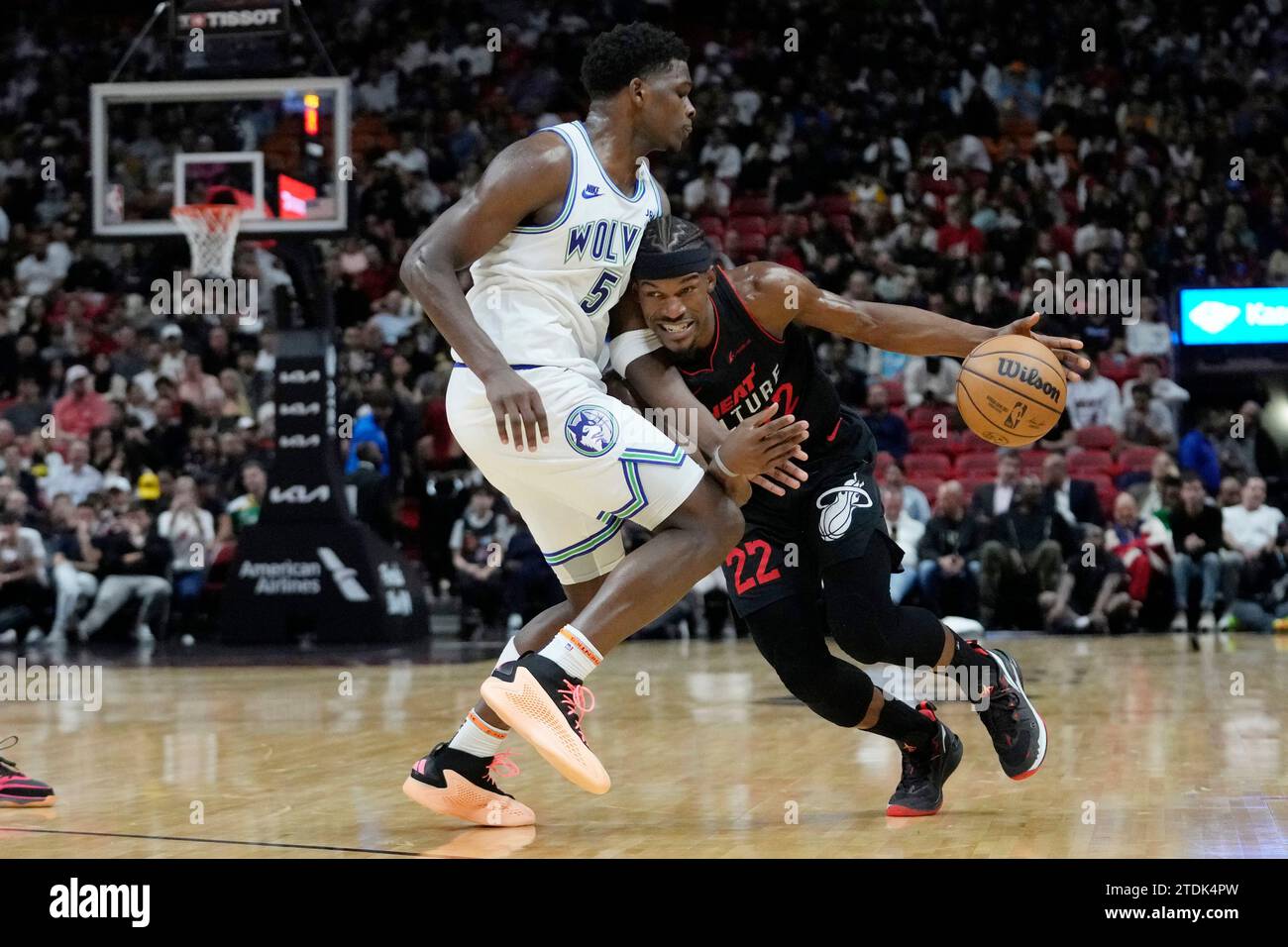 Miami Heat forward Jimmy Butler (22) drives to the basket as Minnesota ...