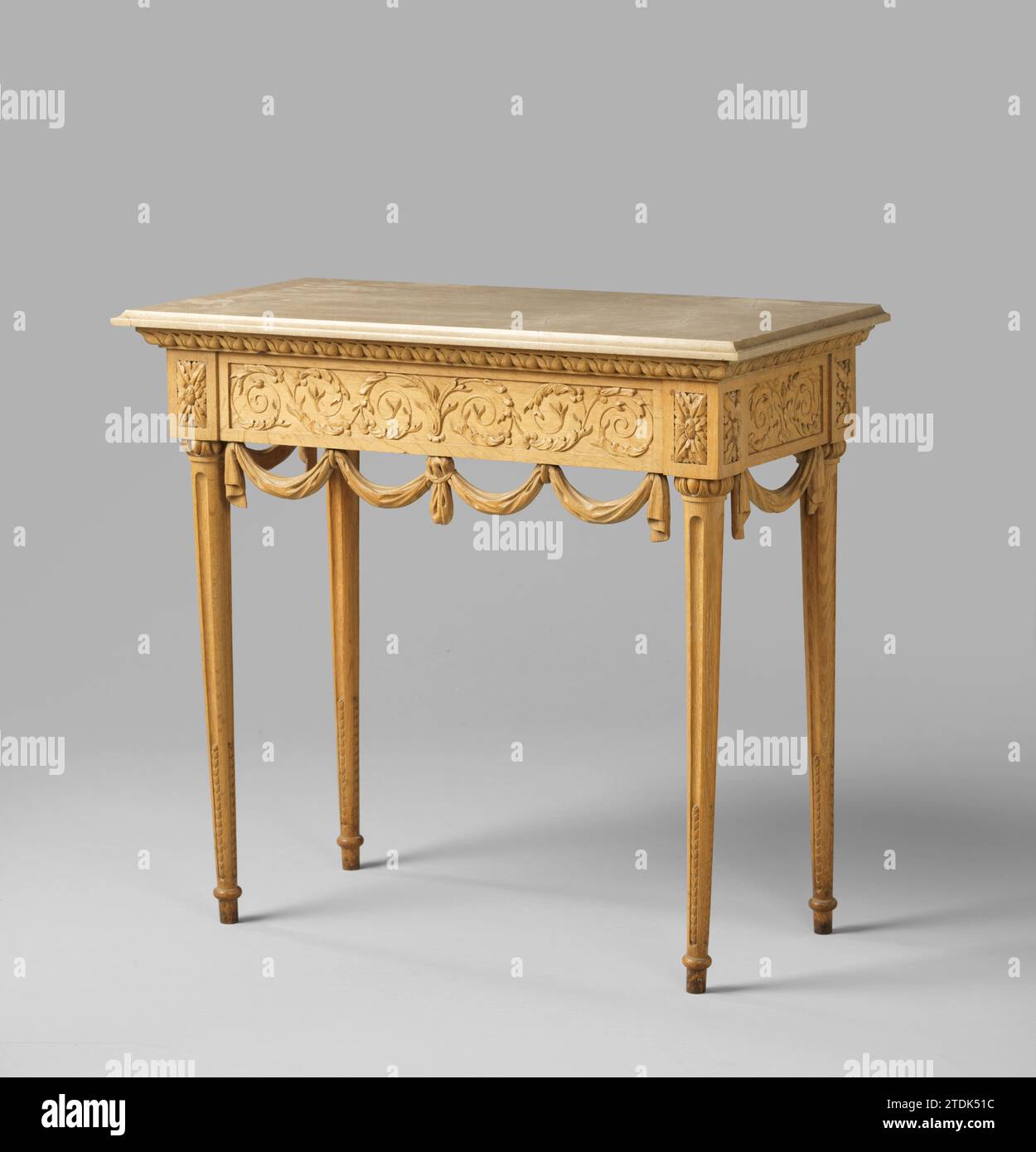 Bottom of table hi-res stock photography and images - Alamy