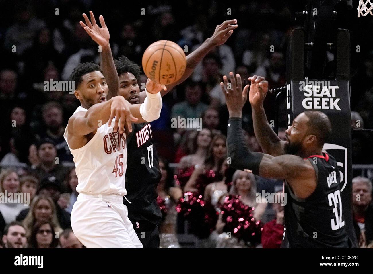 Cleveland Cavaliers guard Donovan Mitchell (45) passes in front of ...
