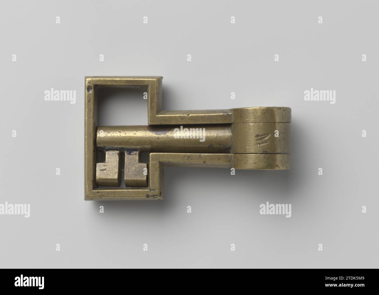 Vouwsleutel, c. 1800 - c. 1900 Folding key whose handle folds over pipe ...