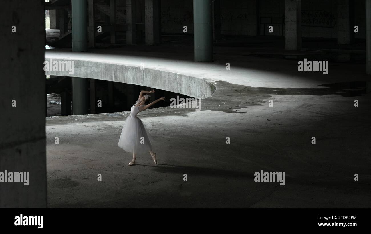 Asian dancers are dancing ballet in a building, images of ballet, dance ...