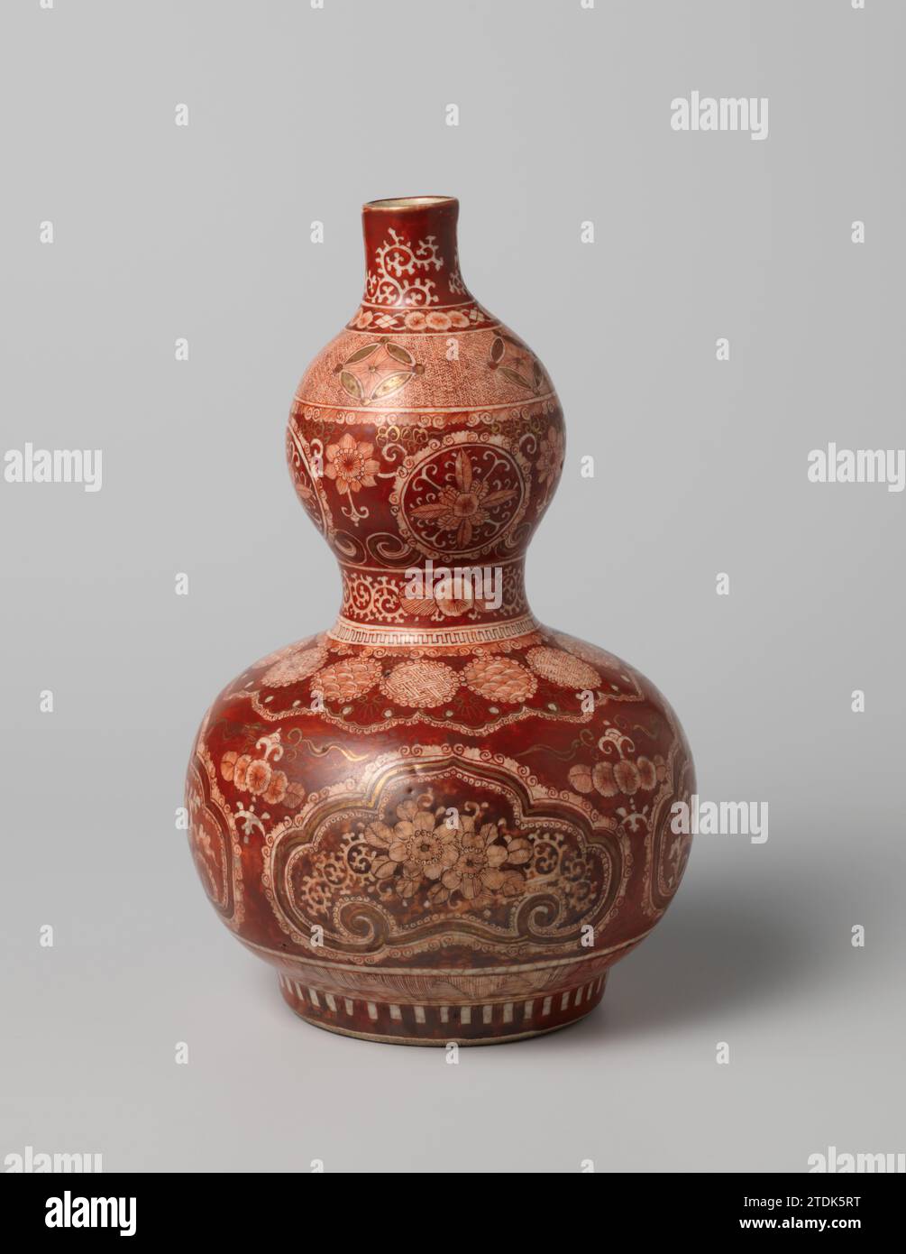 Double gourd-shaped vase with floral scrolls, medallions and ornamental ...