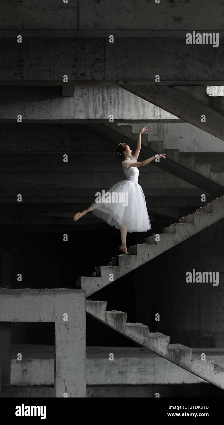 Asian dancers are dancing ballet in a building, images of ballet, dance ...