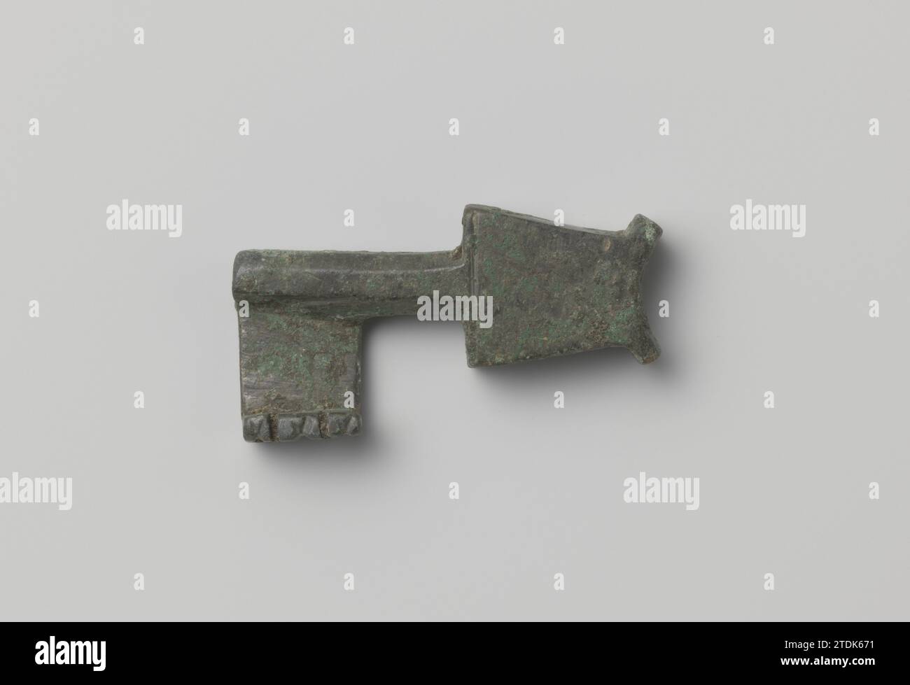 Pipe key, c. 1400 - c. 1950 Pipe key with grip on round shaft, massive ...