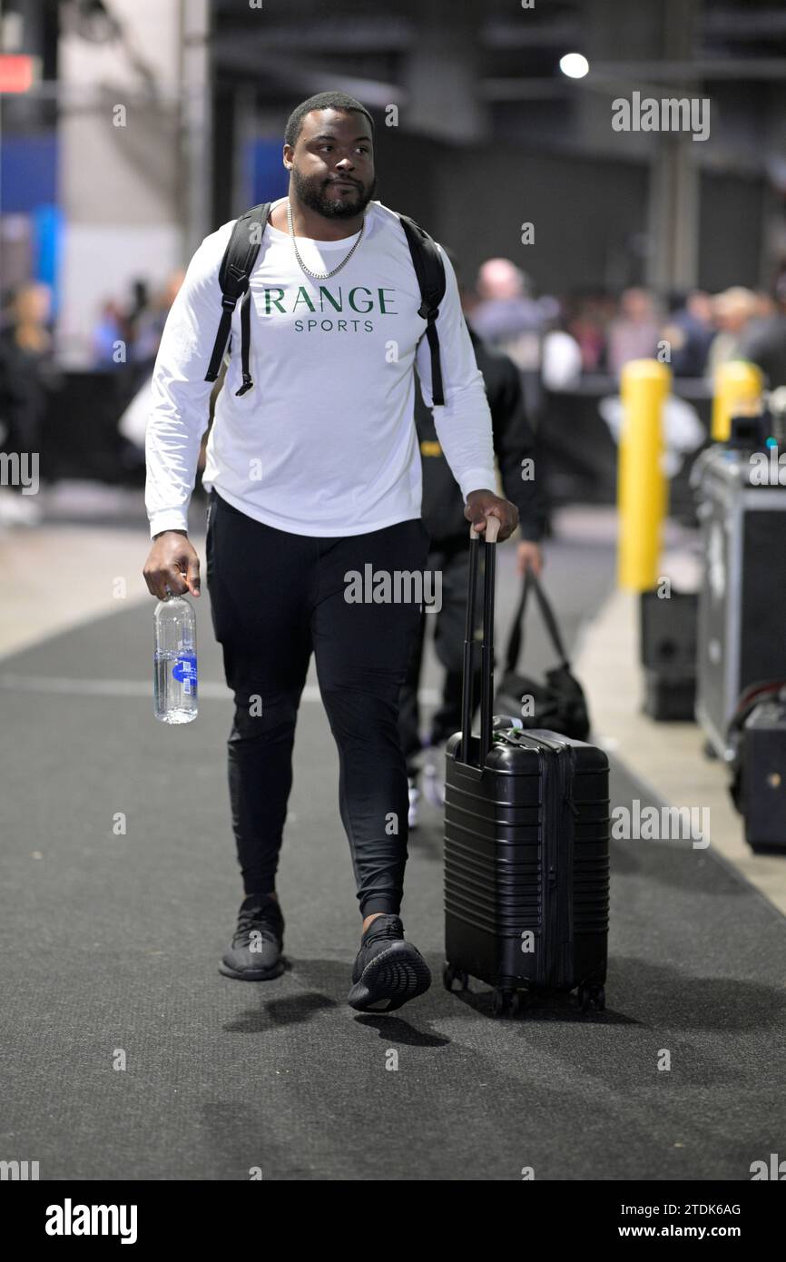 Baltimore Ravens guard John Simpson arrives to the stadium before an ...
