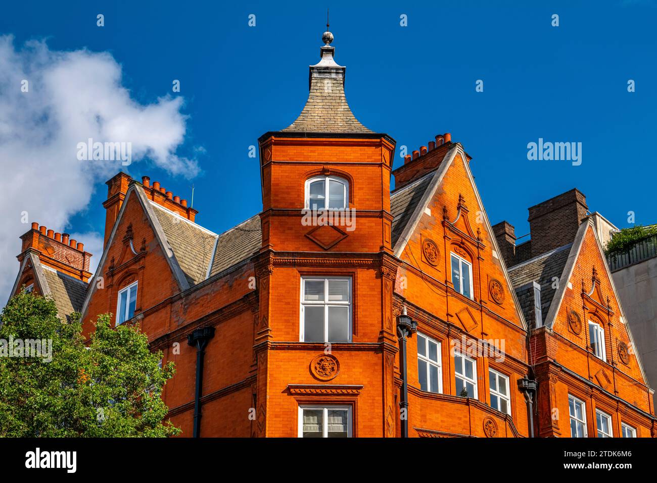 MOUNT STREET LONDON UNITED KINGDOM Stock Photo - Alamy