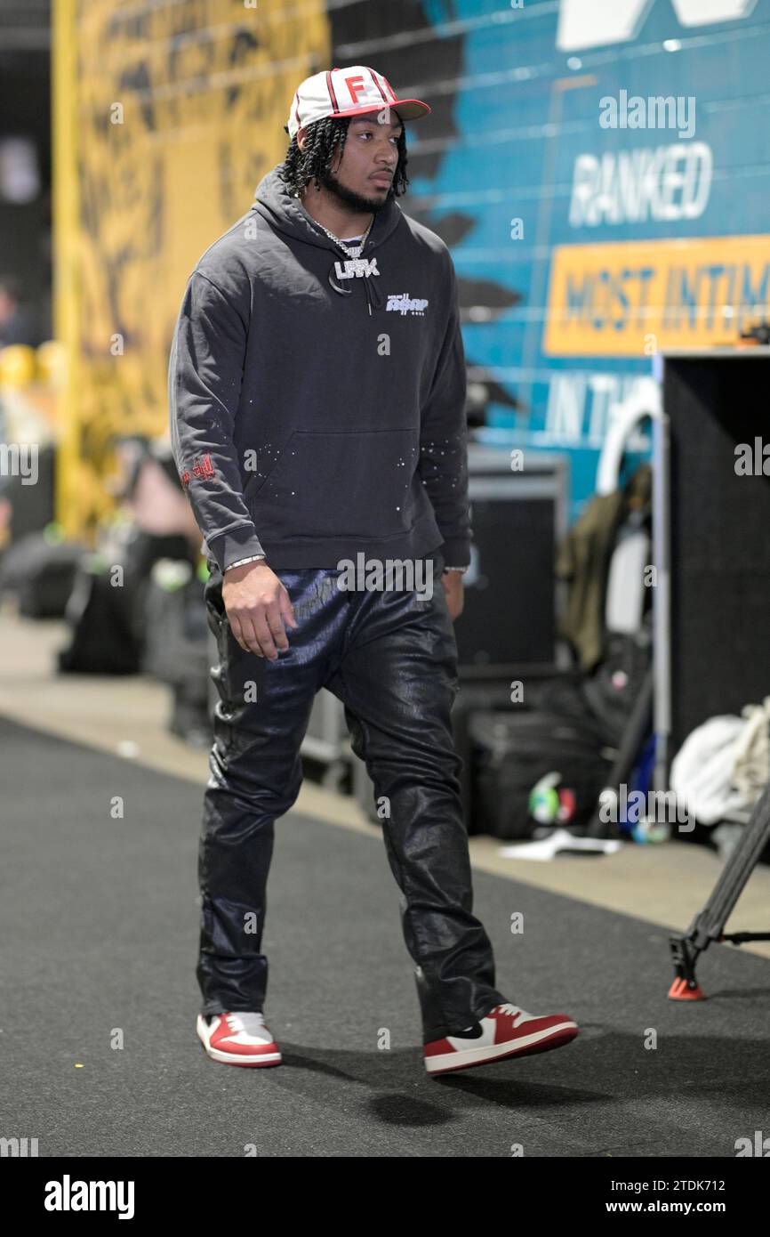 Baltimore Ravens linebacker Malik Harrison arrives to the stadium ...