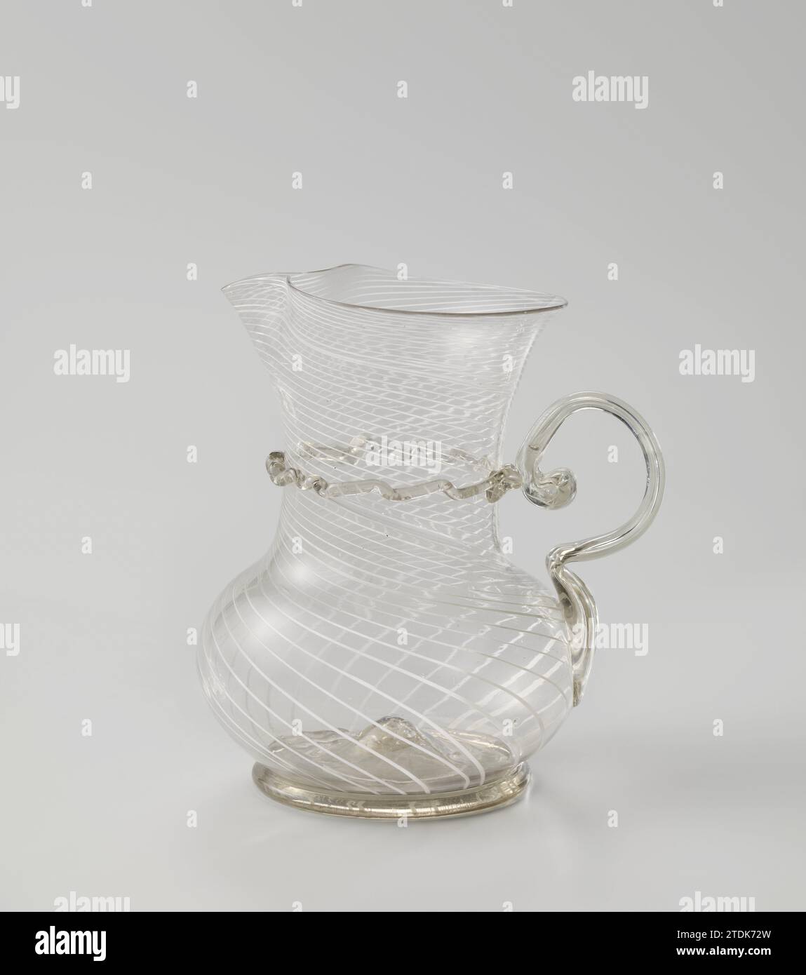 Can of filigree glass, anonymous, c. 1550 - c. 1700 Can with inserted ...