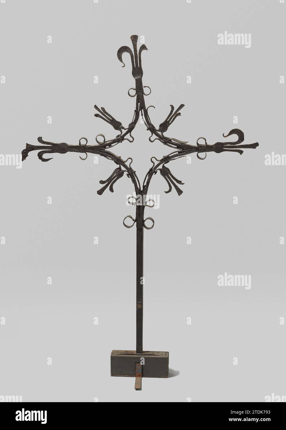 Torenkruis, anonymous, c. 1400 - c. 1950 Iron cross of a spire. Leave ...