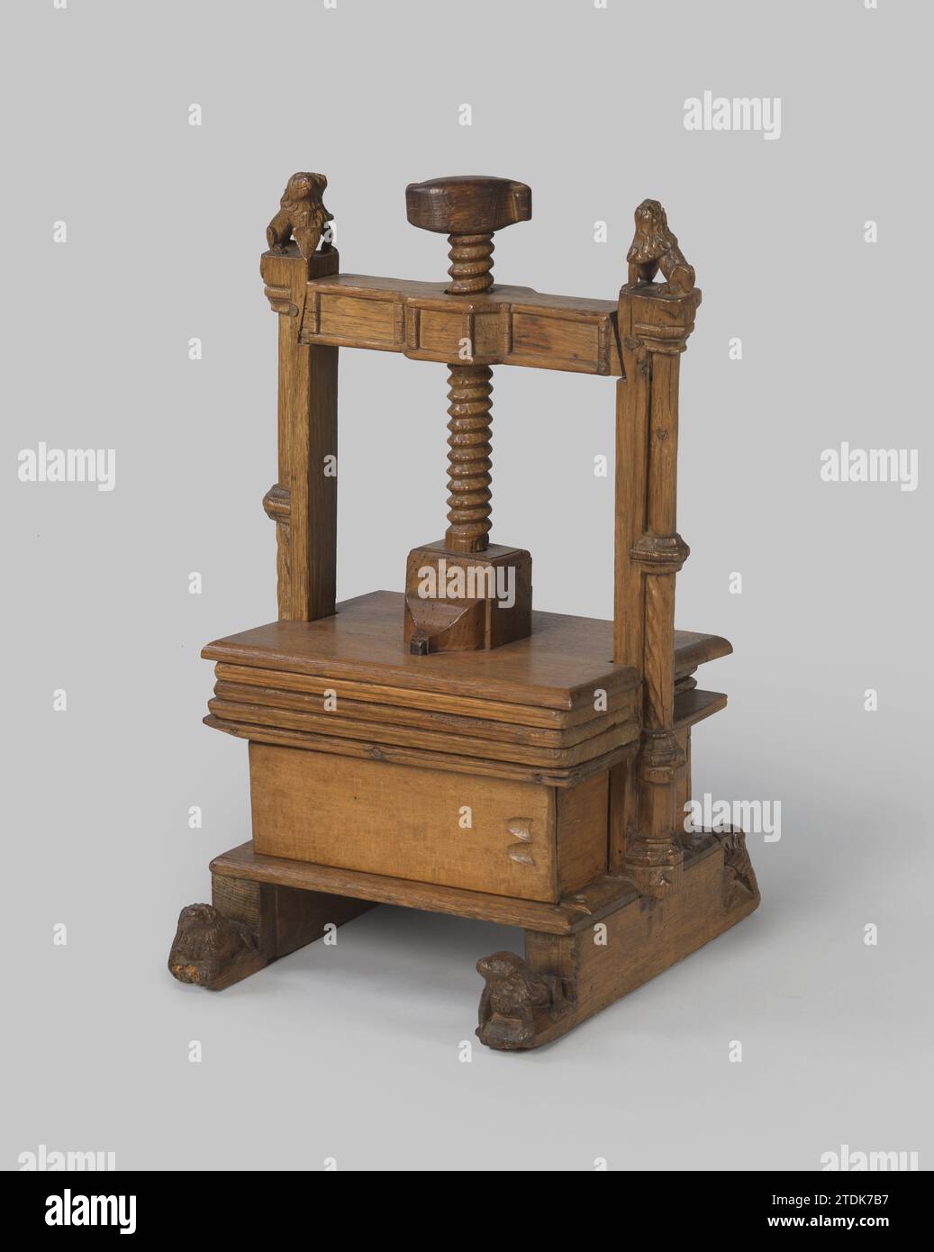 Hand press on tow legs that end in lying lions, anonymous, 1500 - 1515 ...