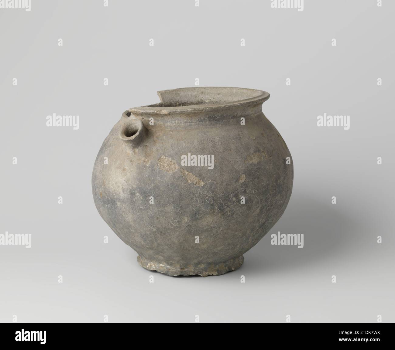 Jar with spout, anonymous, c. 1400 - c. 1599 Pot of pottery or ...