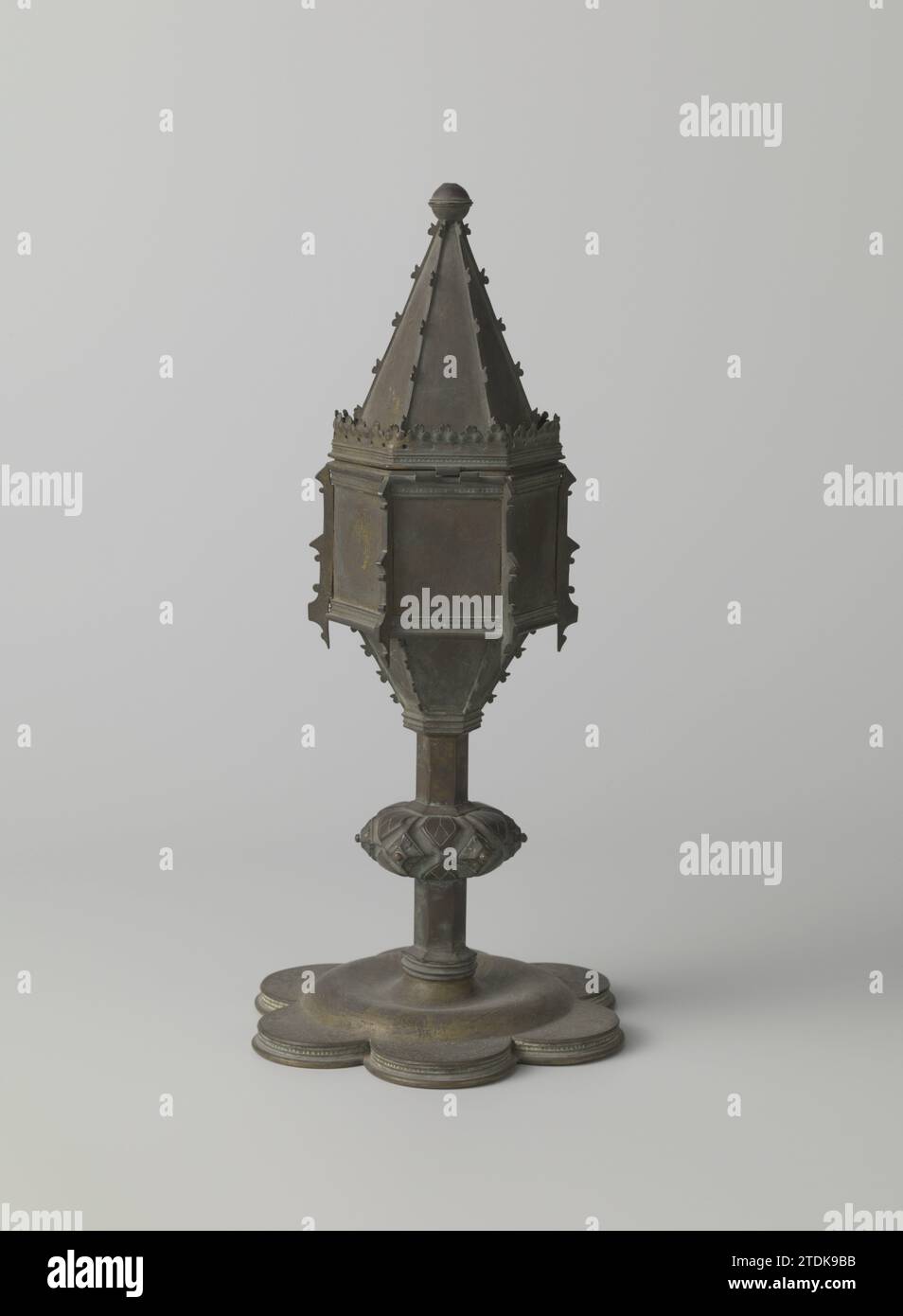 Ciborie, hexagonal, anonymous, c. 1500 The object consists of foot ...