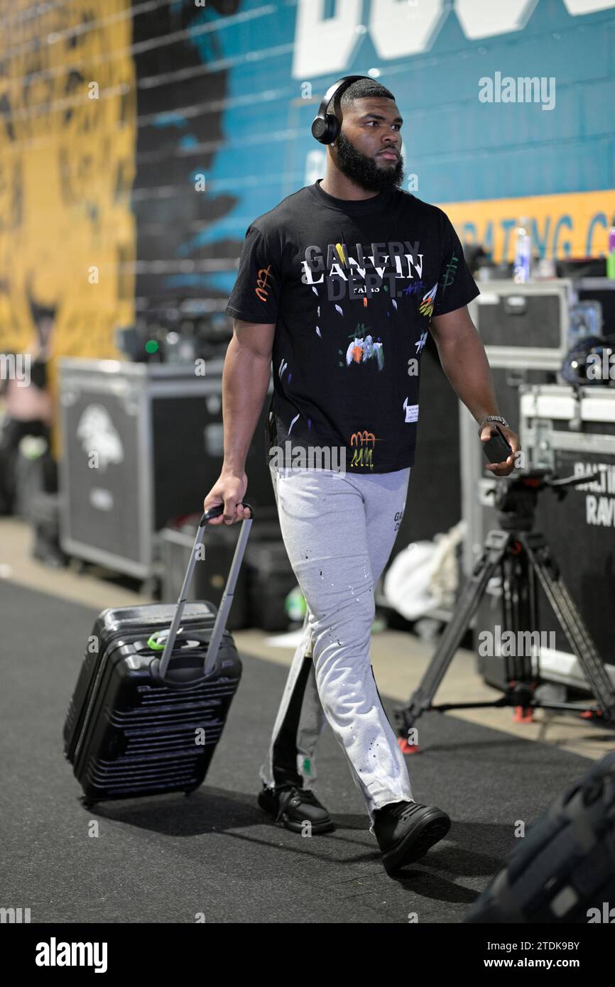 Baltimore Ravens linebacker Trenton Simpson arrives to the stadium ...