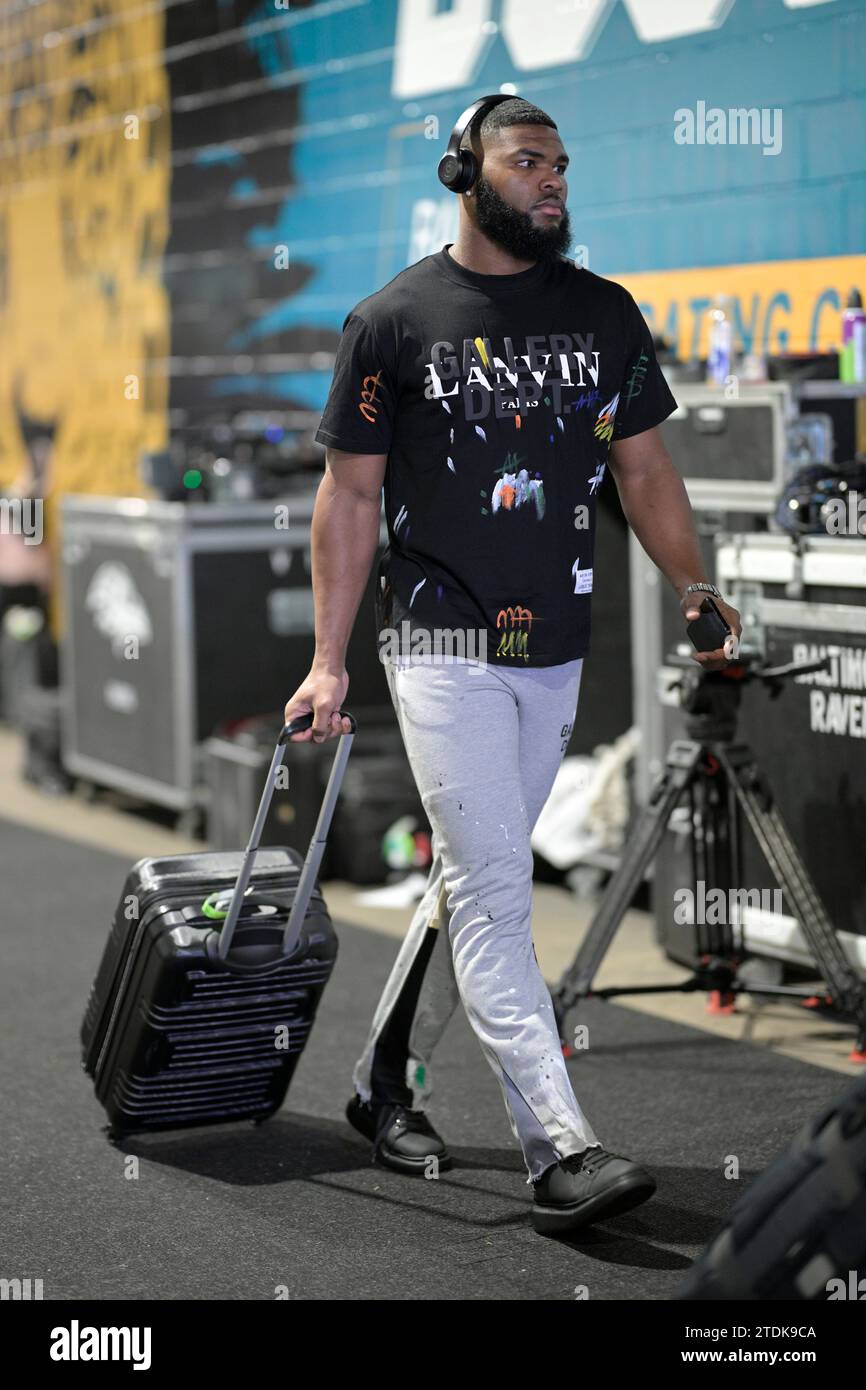 Baltimore Ravens linebacker Trenton Simpson arrives to the stadium ...
