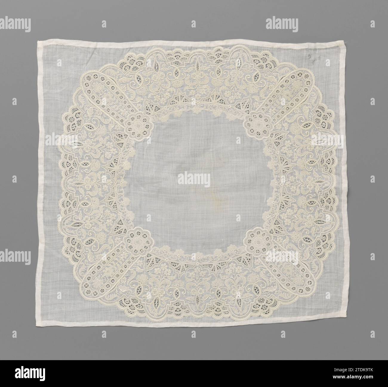 Batist handkerchief with a richly worked wide ring of embroidery with ...