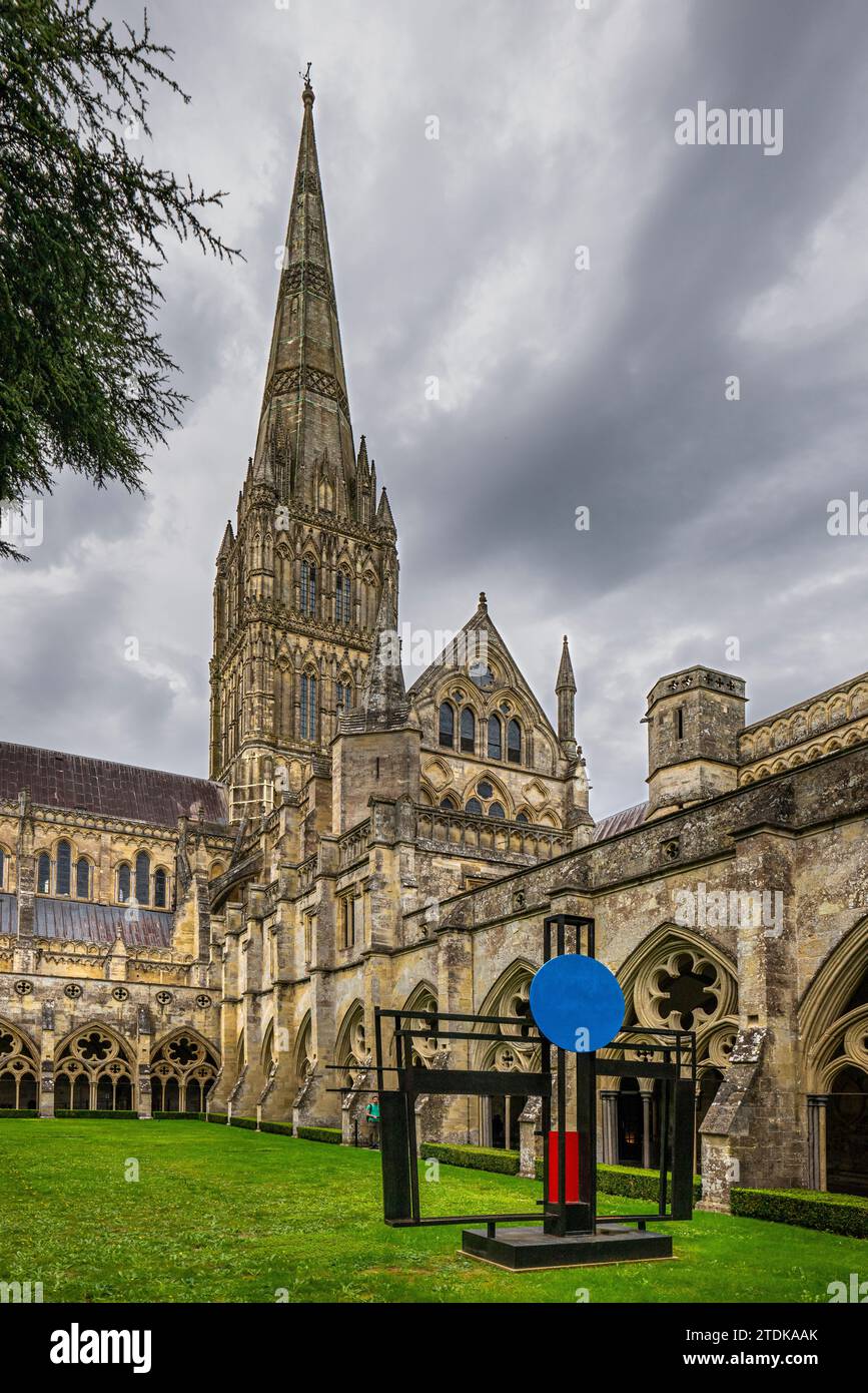 SALISBURY CATHEDRAL (1220-1258) SALISBURY WILTSHIRE UNITED KINGDOM ...