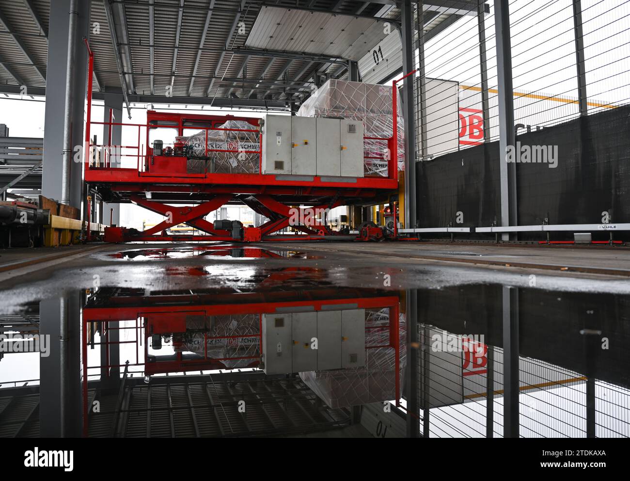 PRODUCTION - 07 December 2023, Hesse, Frankfurt/Main: A DB Schenker ...
