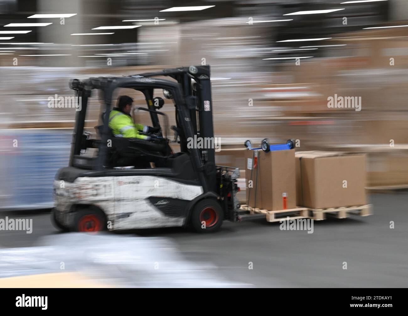 Db schenker air hi-res stock photography and images - Alamy