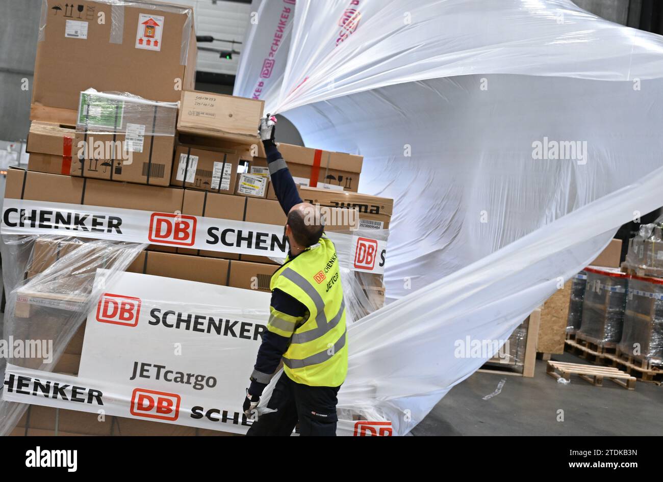 PRODUCTION - 07 December 2023, Hesse, Frankfurt/Main: A DB Schenker ...