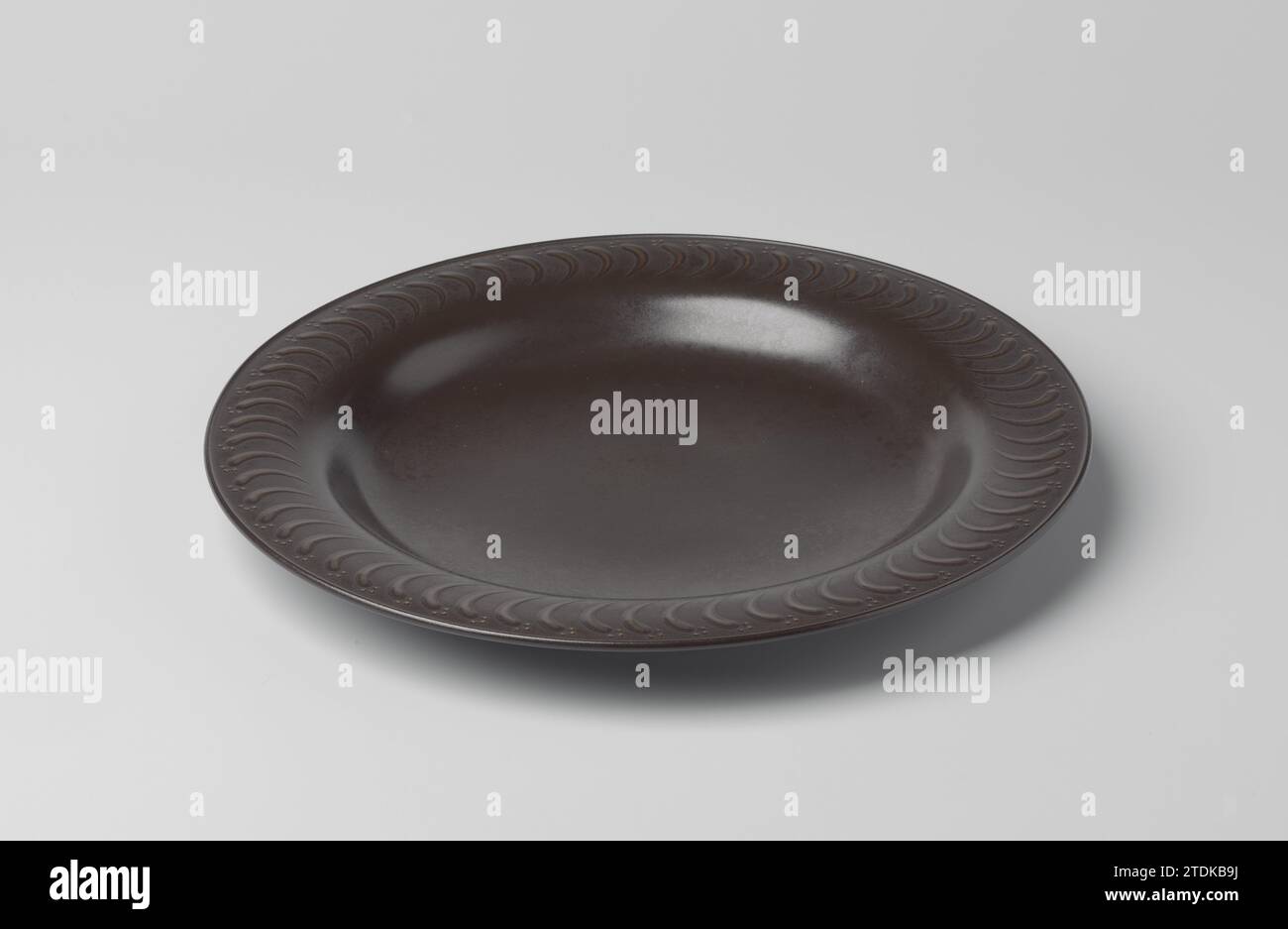 Gold edge plates hi-res stock photography and images - Alamy