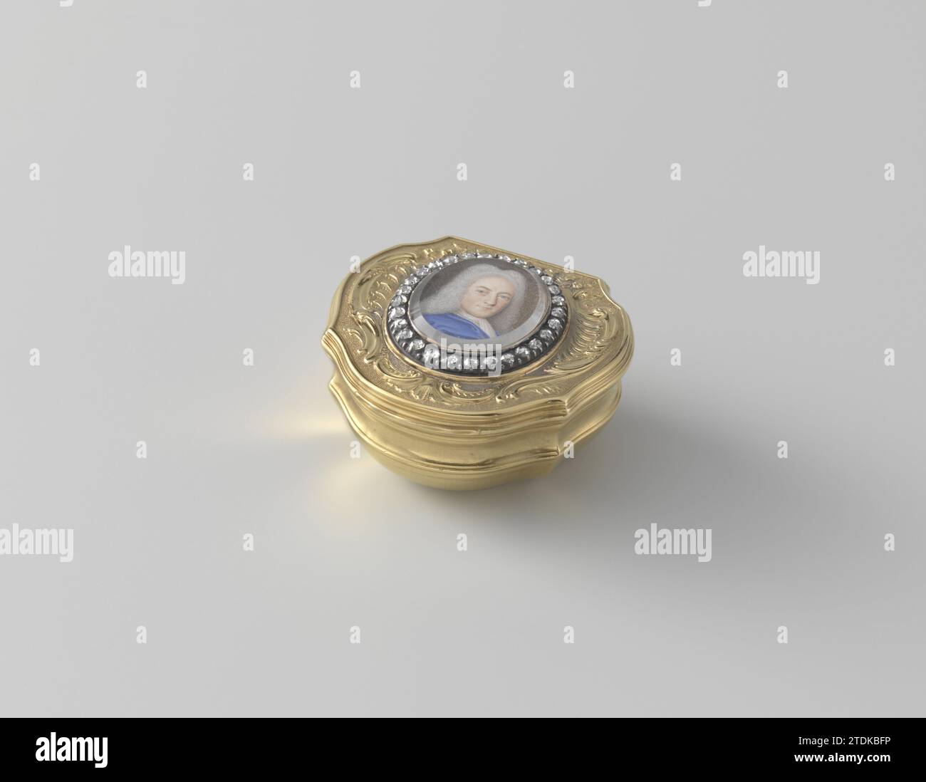 Snuif box with portrait of Nicolaas Pancras, Jean Soumain (attributed ...