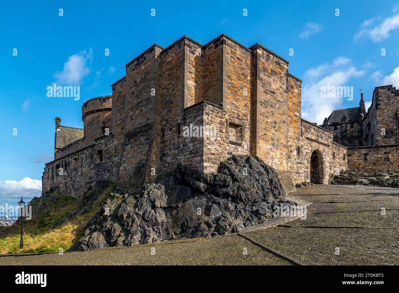 EDINBURGH CASTLE (11 C AD) CASTLE ROCK EDINBURGH SCOTLAND UNITED ...