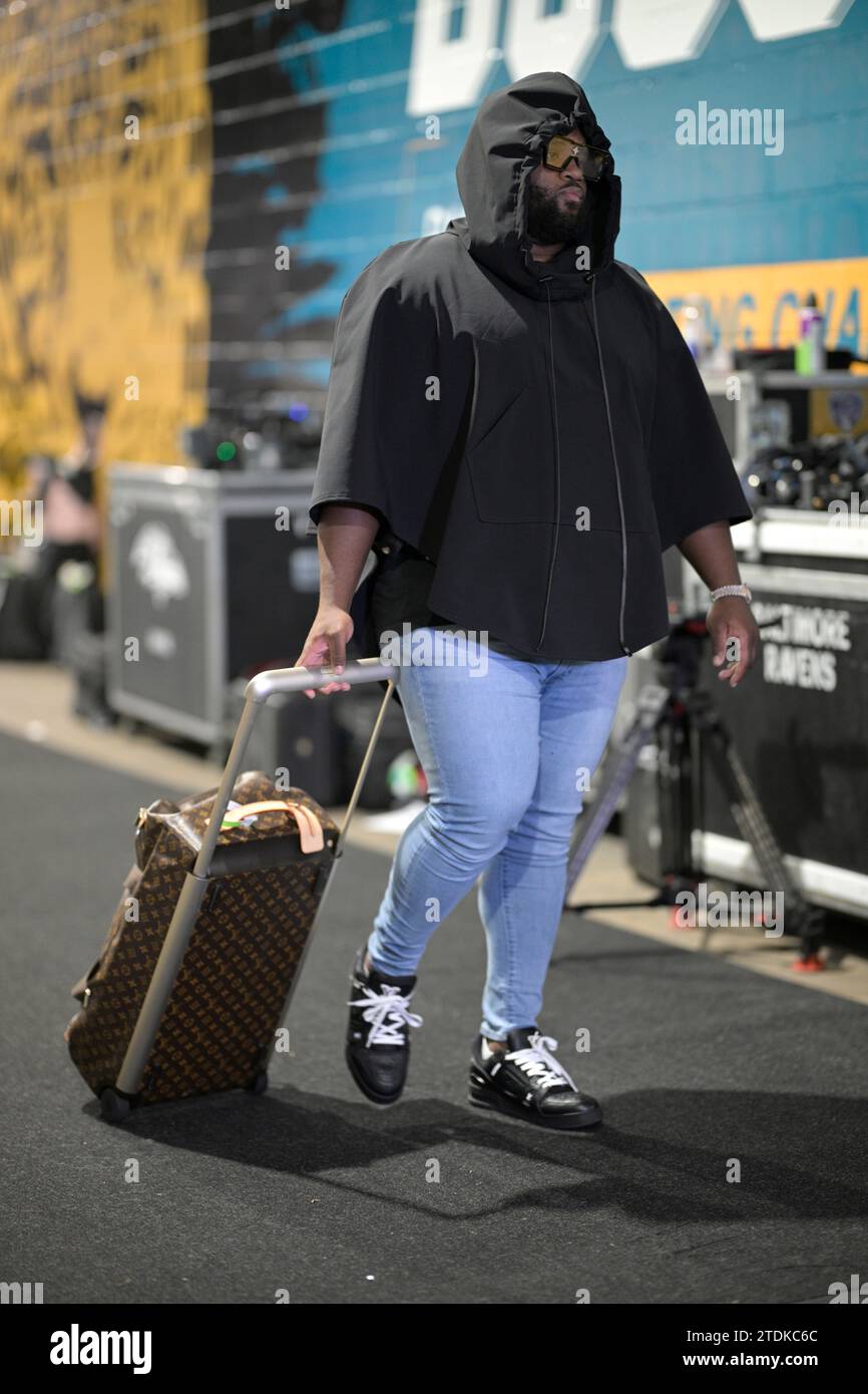 Baltimore Ravens defensive tackle Michael Pierce arrives to the stadium ...