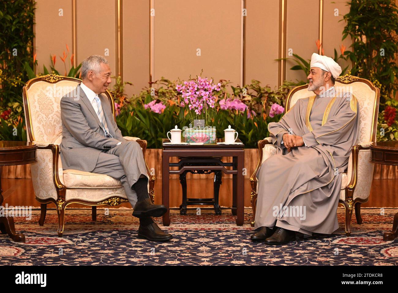 Prime Minister Lee Hsien Loong (left) with Sultan of Oman Haitham Bin ...