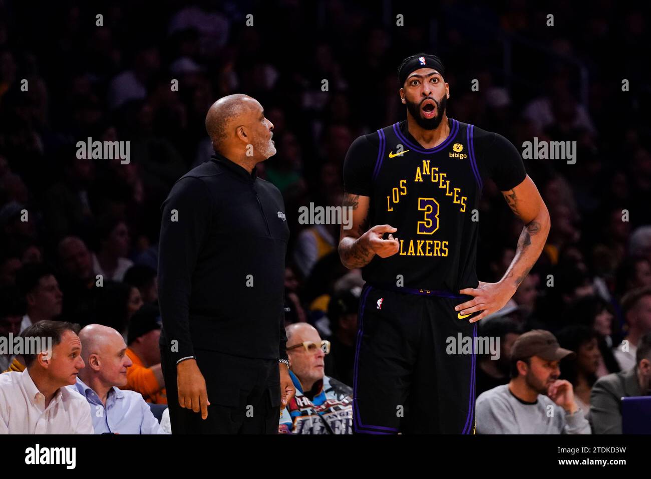 Los Angeles Lakers forward Anthony Davis, right, speaks with assistant ...