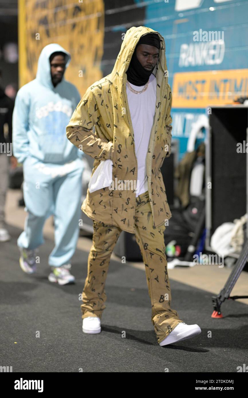 Baltimore Ravens quarterback Tyler Huntley arrives to the stadium ...