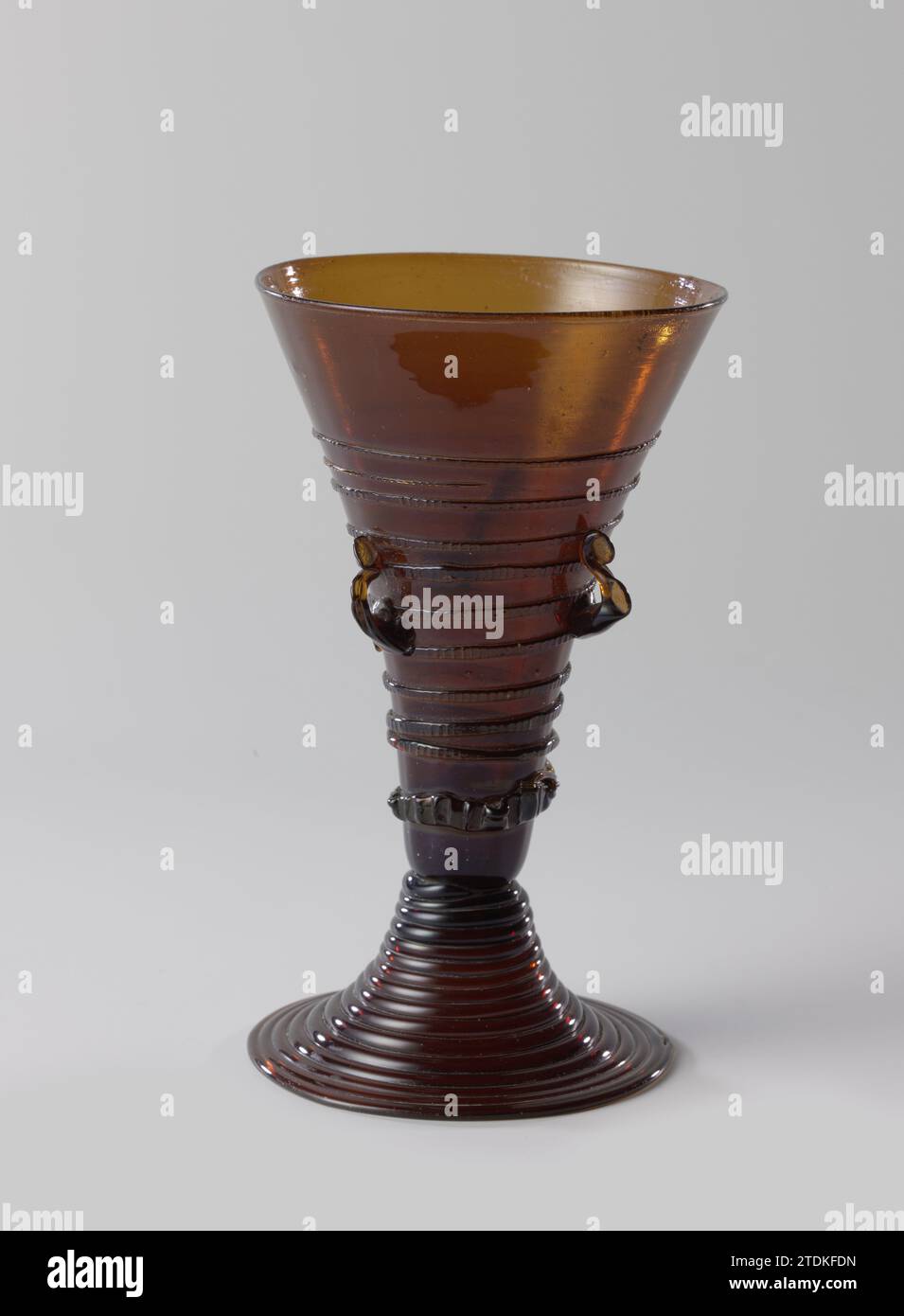 Concave funnel shaped hi-res stock photography and images - Alamy