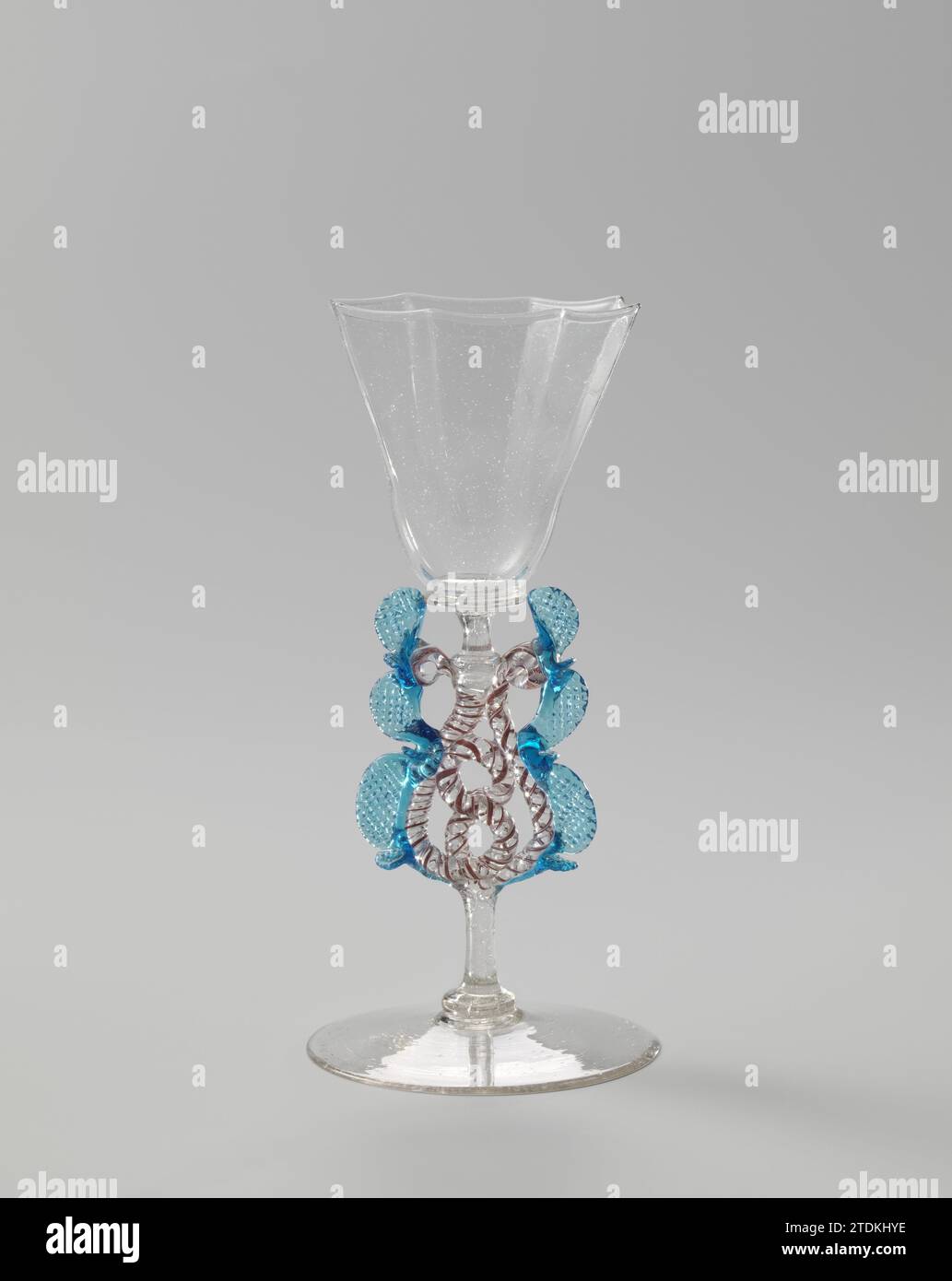 Wing glass, anonymous, c. 1650 - c. 1700 Flat. The trunk made up of a ...