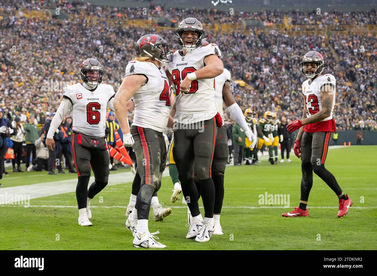 Green Bay, WI, USA. 17th Dec, 2023. Tampa Bay Buccaneers tight end Ko ...