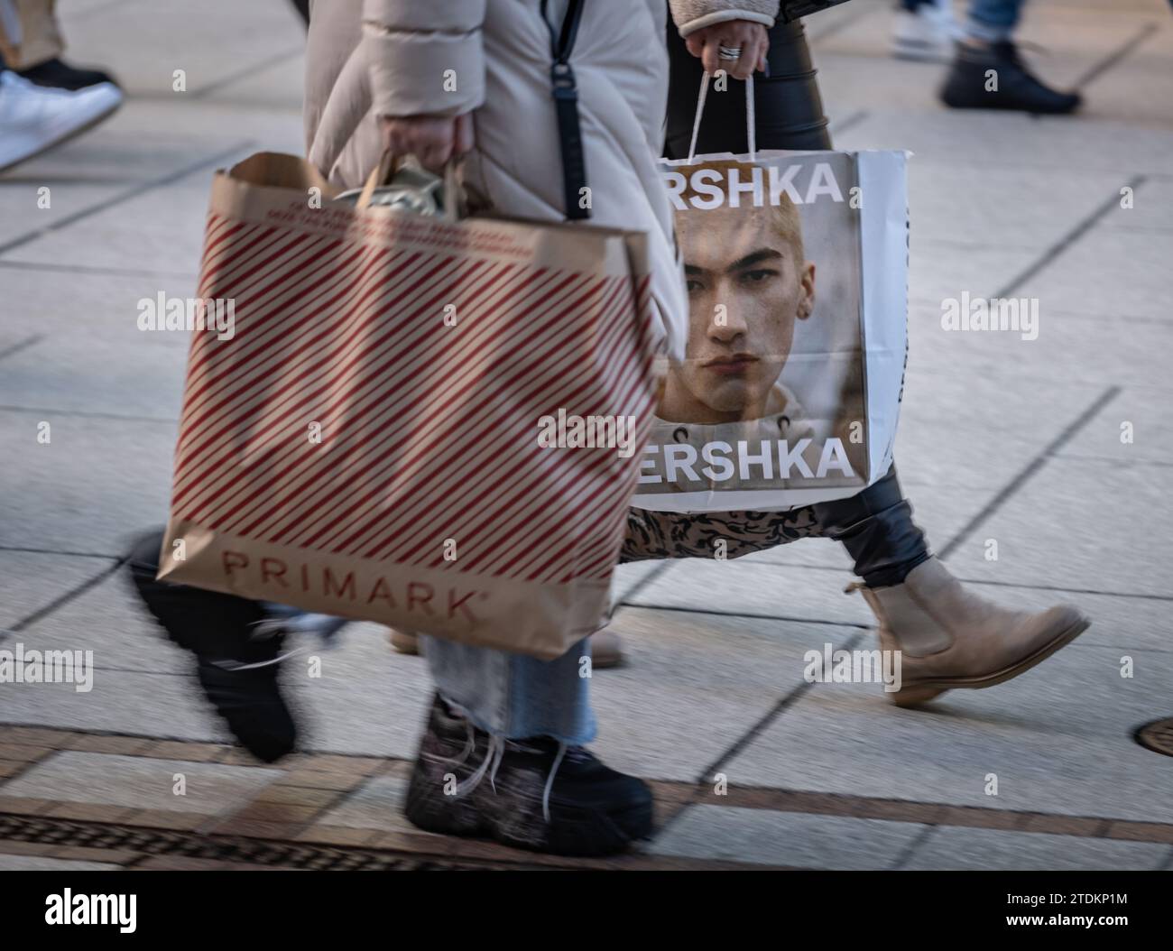 13 December 2023, Hesse, Frankfurt/Main: Passers-by carry bags from ...